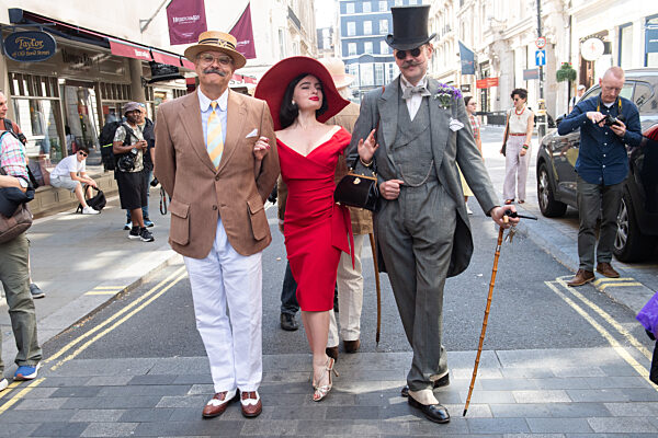Grand Flaneur Walk in London