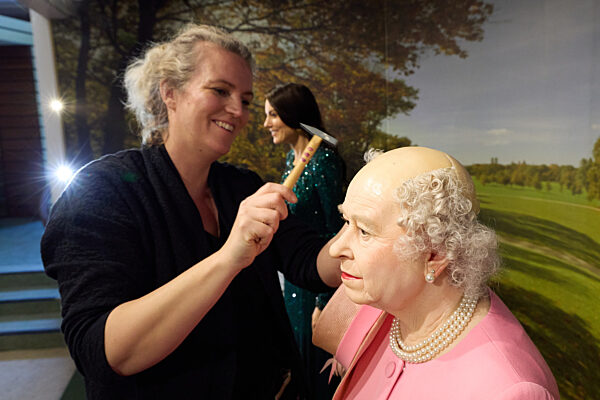 Spring cleaning at the Panoptikum on the Reeperbahn
